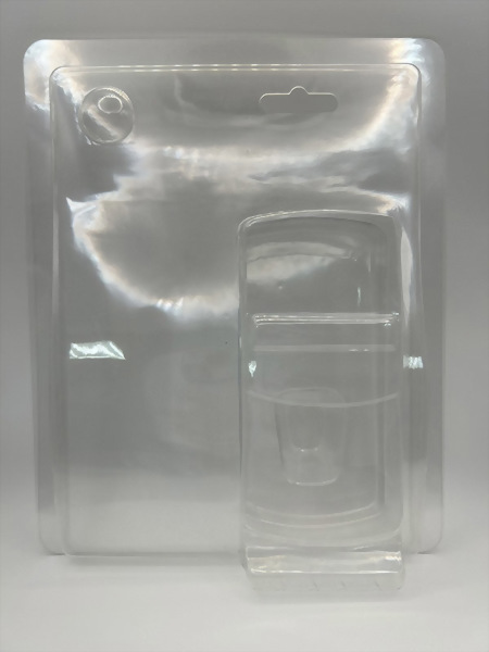 Thermoformed plastic clamshell box for industrial packaging