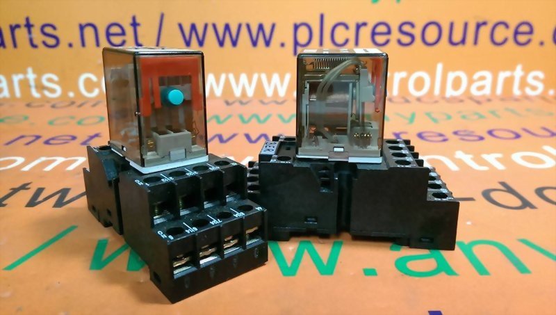 IMO RY41PI RELAY 5POLE 5A AND BASE ZP144