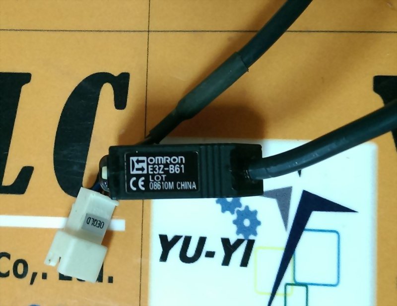 OMRON E3Z-B61 DISTANCE 80MM SENSOR