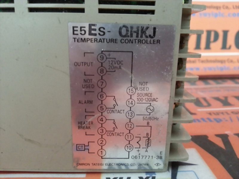 OMRON E5ES-QHKJ TEMPERATURE CONTROLLER