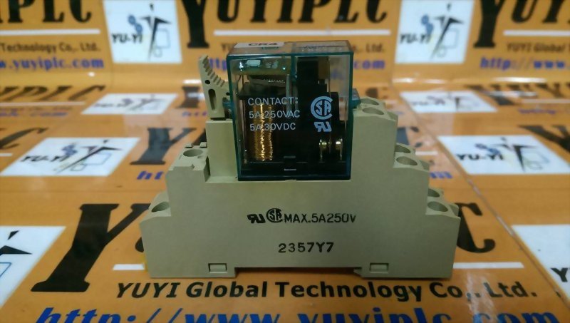 OMRON G7P-2 RELAYS W/ BASE 2357Y7