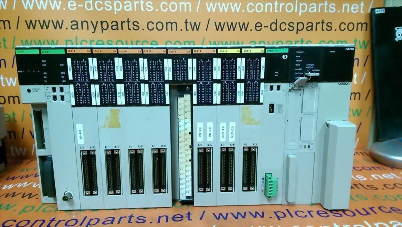 OMRON SYSMAC PROGRAMMZBLE CONTROLLER CVM1-CPU01-V2