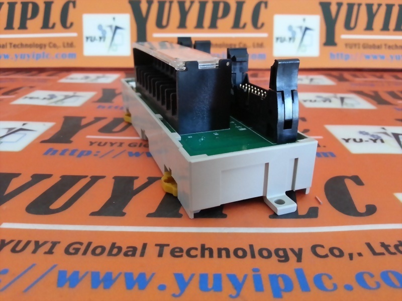 OMRON XW2B-20J6-3B SERVO RELAY UNIT