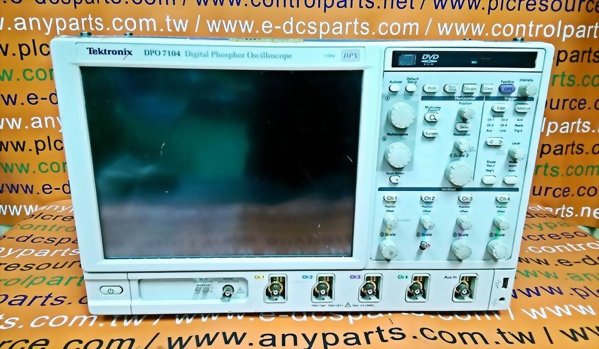 TEKTRONIX DIGITAL PHOSPHOR OSCILLOSCOPE DPO7104