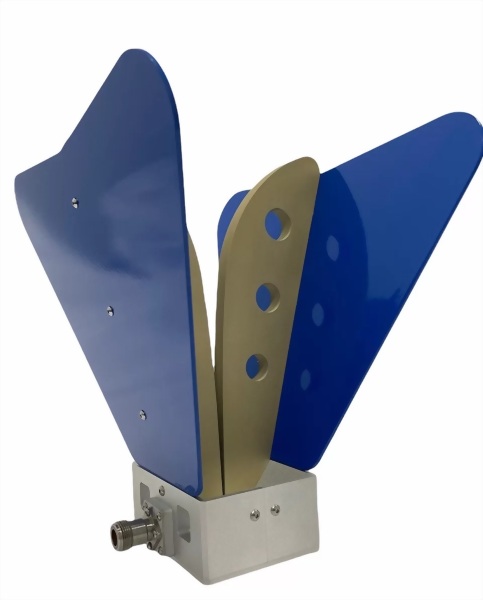 Open Boundary Double-Ridged Horn Antennas