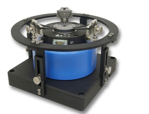 Air-bearing high-frequency calibration exciter