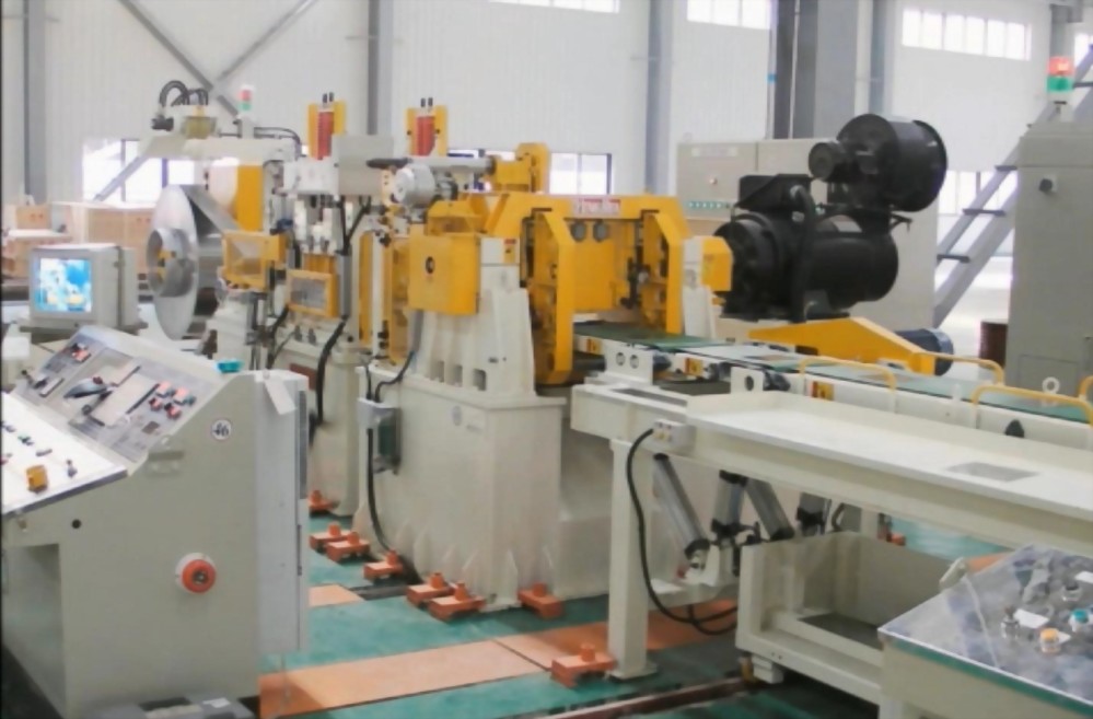 Cut-to-length, Rotary shear, non-stop feeding, non-stop cutting, 300 ...